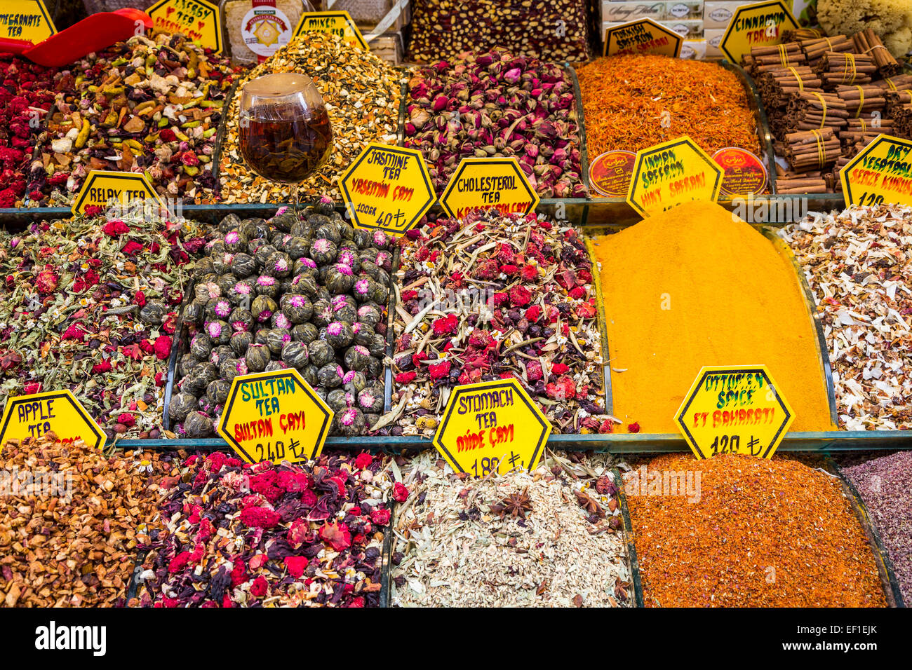 Istanbul turkey shop selling nuts Banque de photographies et d’images à ...