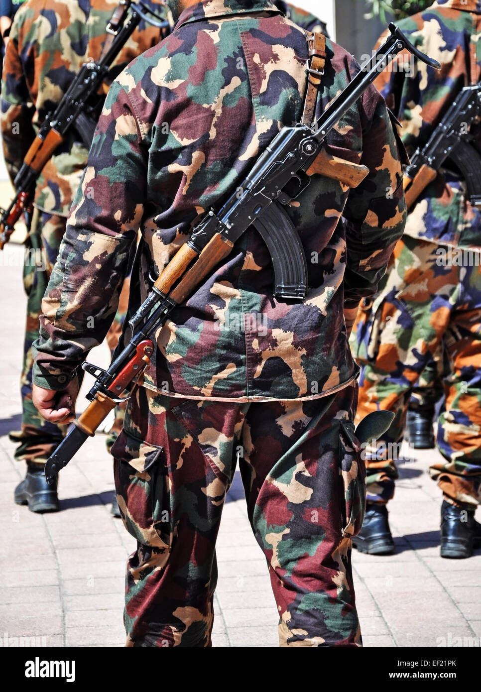 Soldat uniforme de camouflage militaire Banque de photographies et d ...