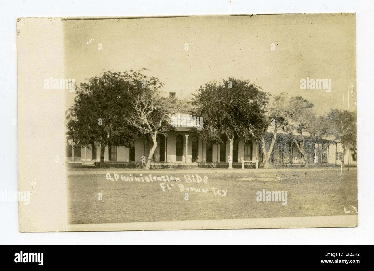Le bâtiment administratif de Fort Brown à Brownsville, Texas, est un ...
