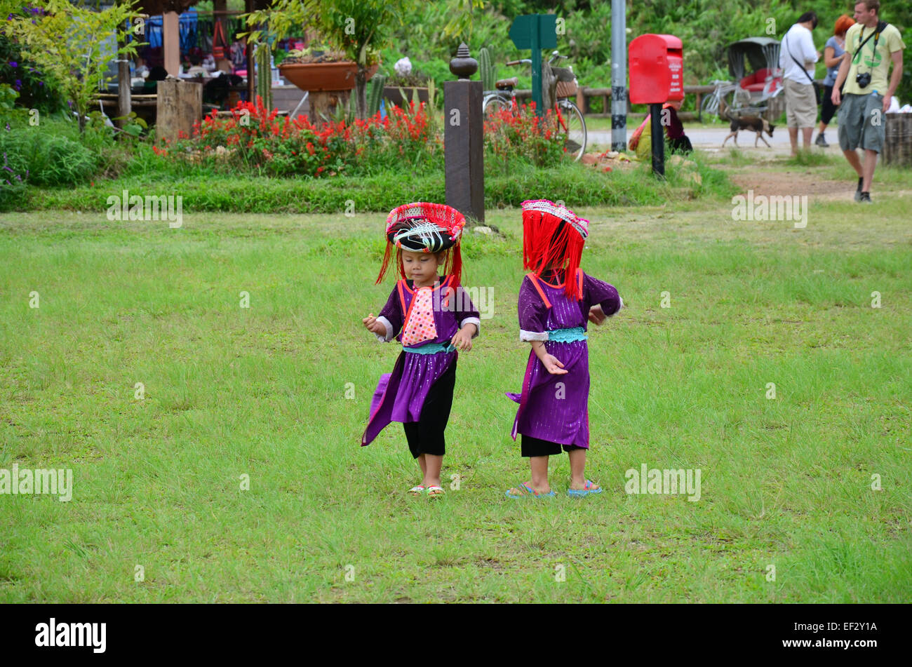 Lisu children Banque de photographies et d’images à haute résolution ...