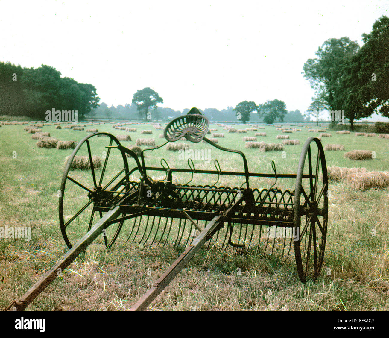 Machines agricoles des années 1950 Banque de photographies et d’images ...