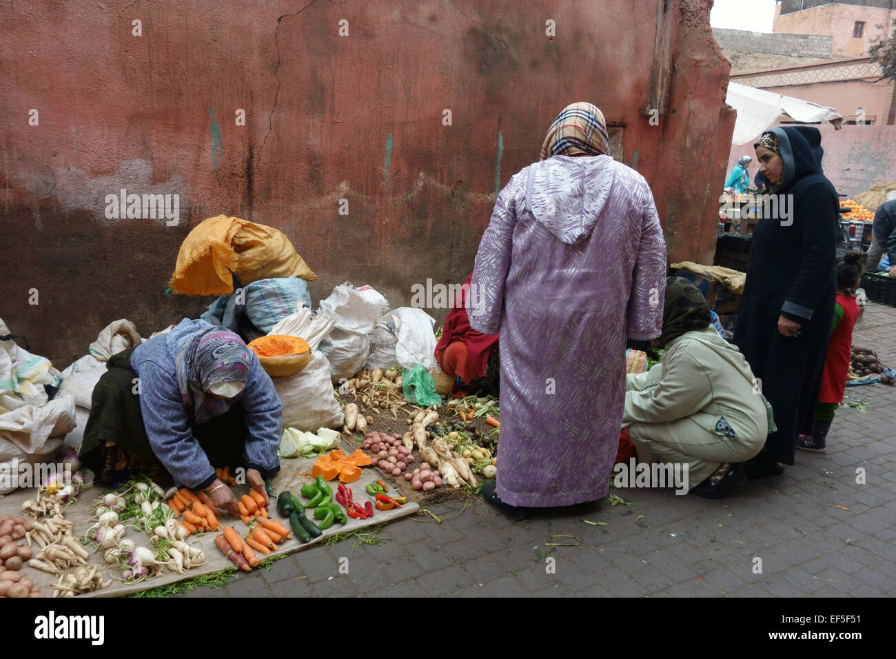 Marchand de légumes maroc Banque de photographies et d’images à haute ...