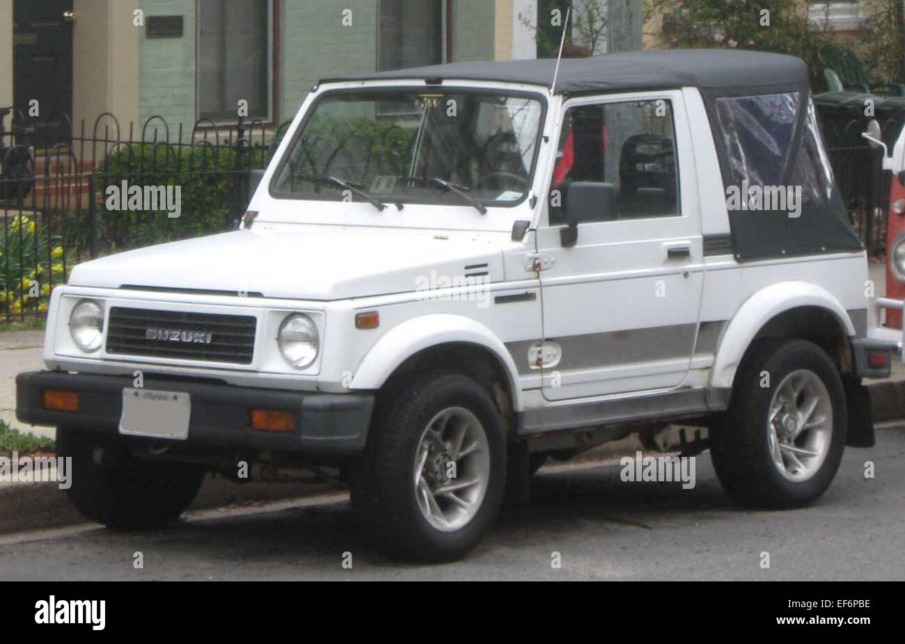 Suzuki samurai Banque de photographies et d’images à haute résolution ...