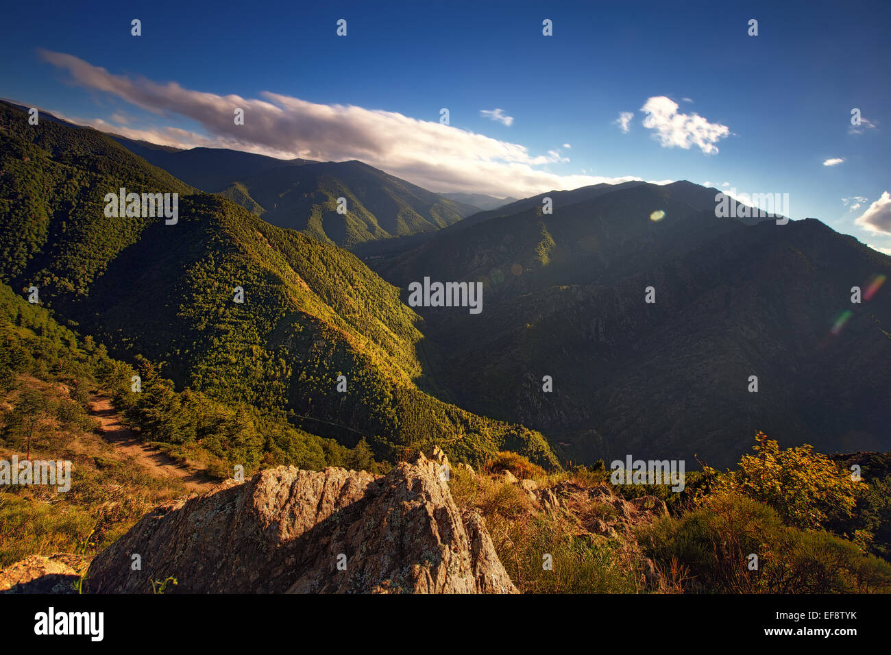 Chaîne de montagnes du canigou Banque de photographies et d’images à ...