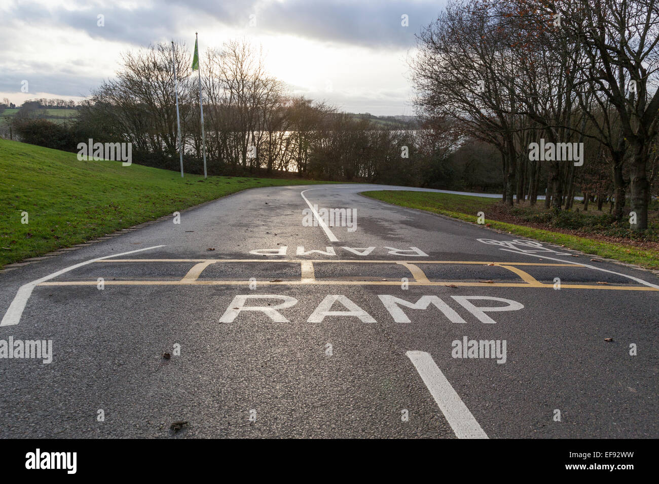 Rampe de vitesse et voie cyclable sur une route aux côtés de Rutland ...