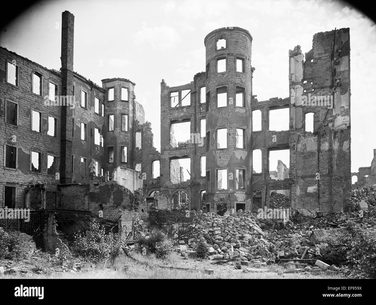 La photo par le célèbre photographe Richard Peter sen. montre les ...