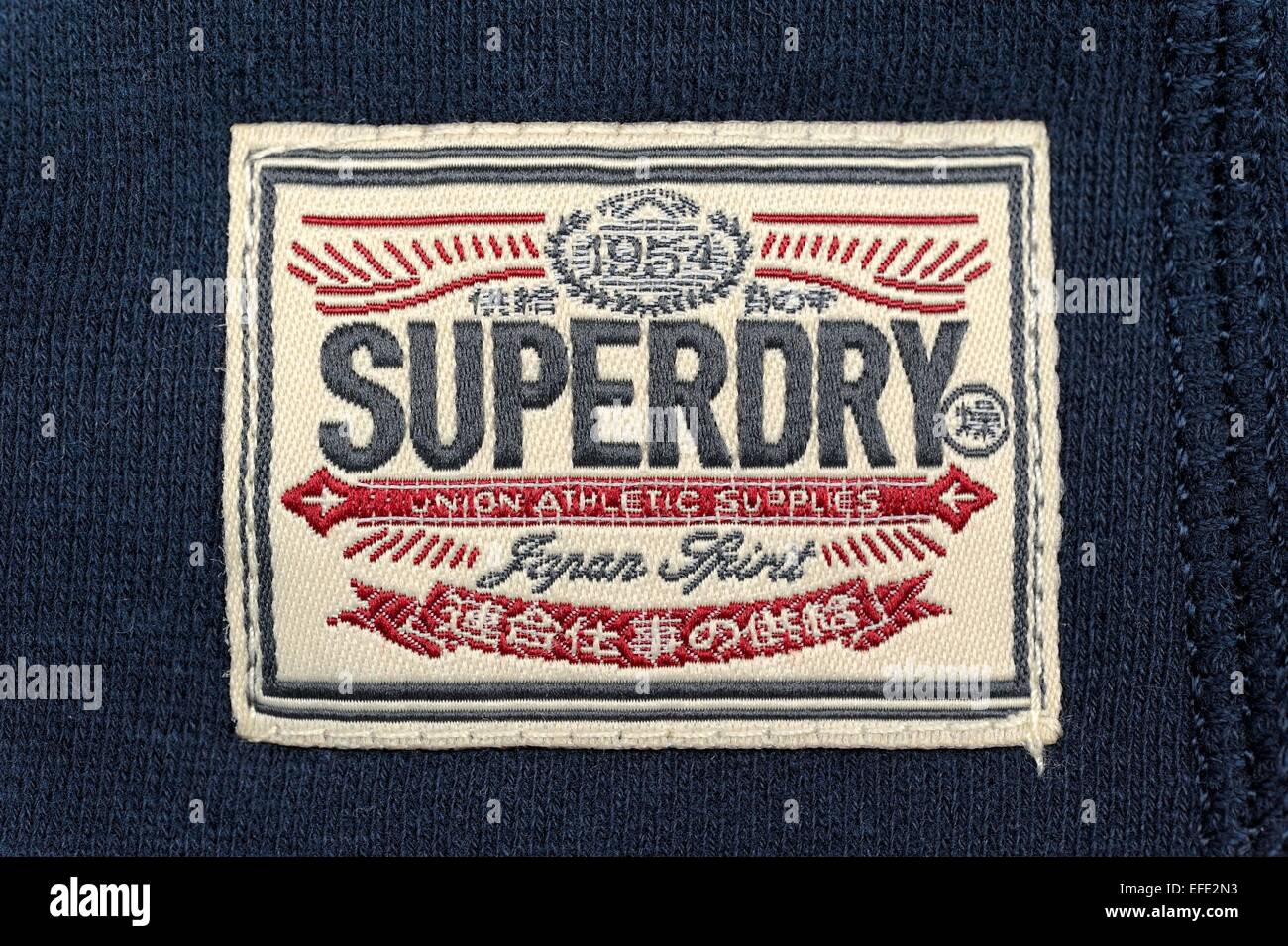 Superdry clothing label logos Banque de photographies et d’images à haute résolution - Alamy