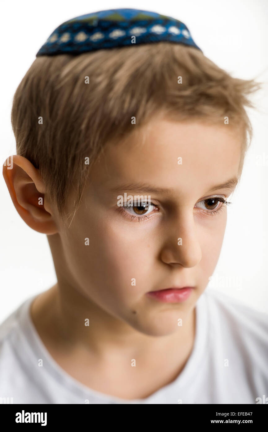 Blond jewish boy with kipa Banque de photographies et d’images à haute ...