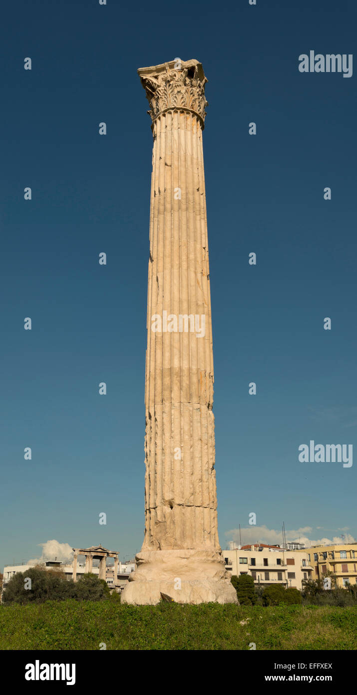 La colonne corinthienne au Temple de Zeus à Athènes Photo Stock - Alamy