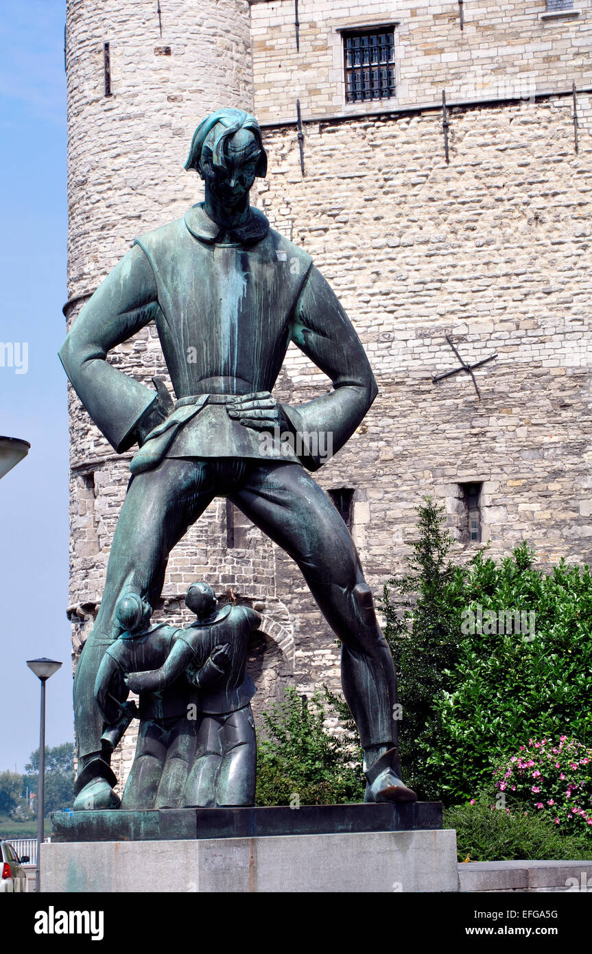Belgique, Anvers,. Lange Wapper statue devant de Het Steen Château ...