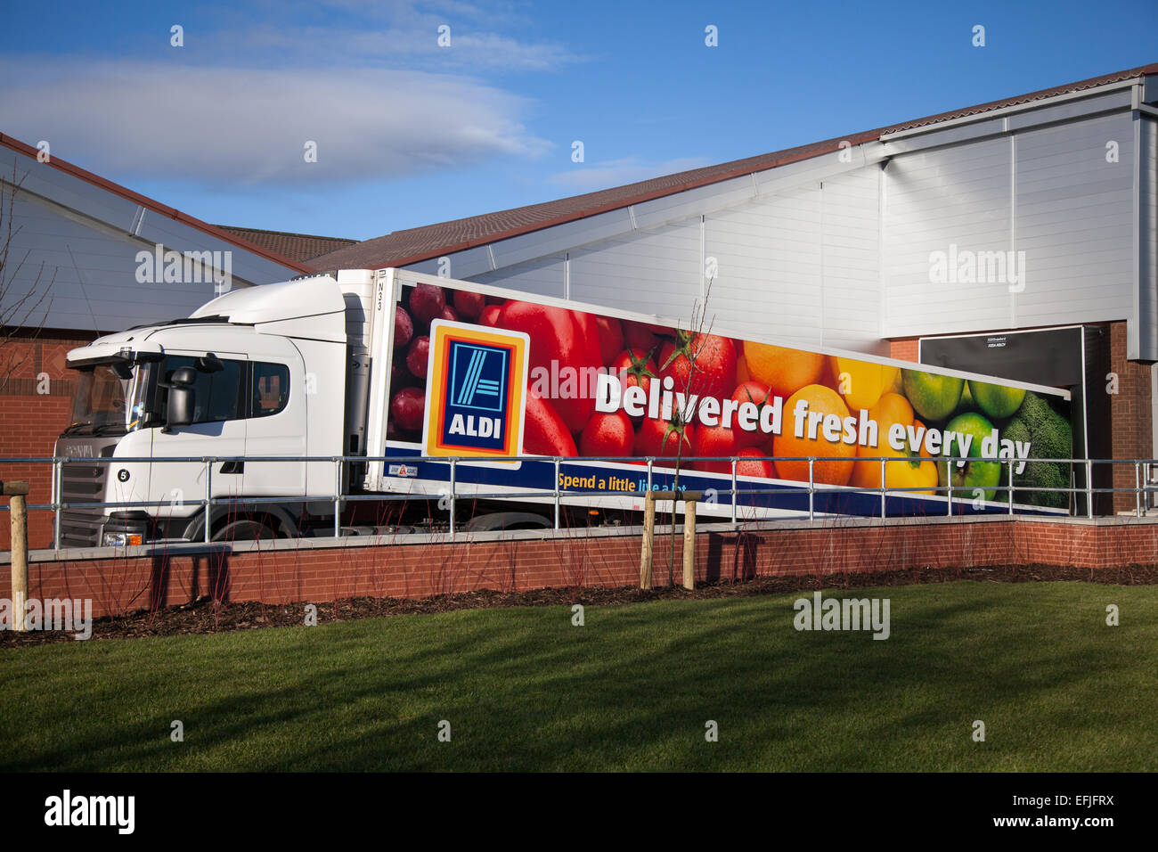 Camion de supermarché aldi Banque de photographies et d’images à haute ...