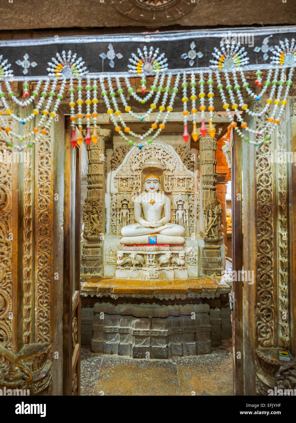 Le jaïnisme Dieu Statue Jain temple de Fort Jaisalmer, Rajasthan, India ...