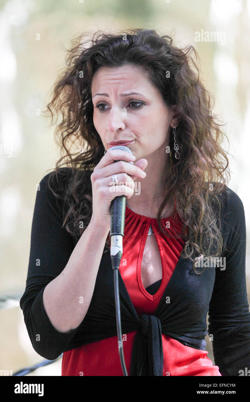 Female singer Banque de photographies et d’images à haute résolution ...