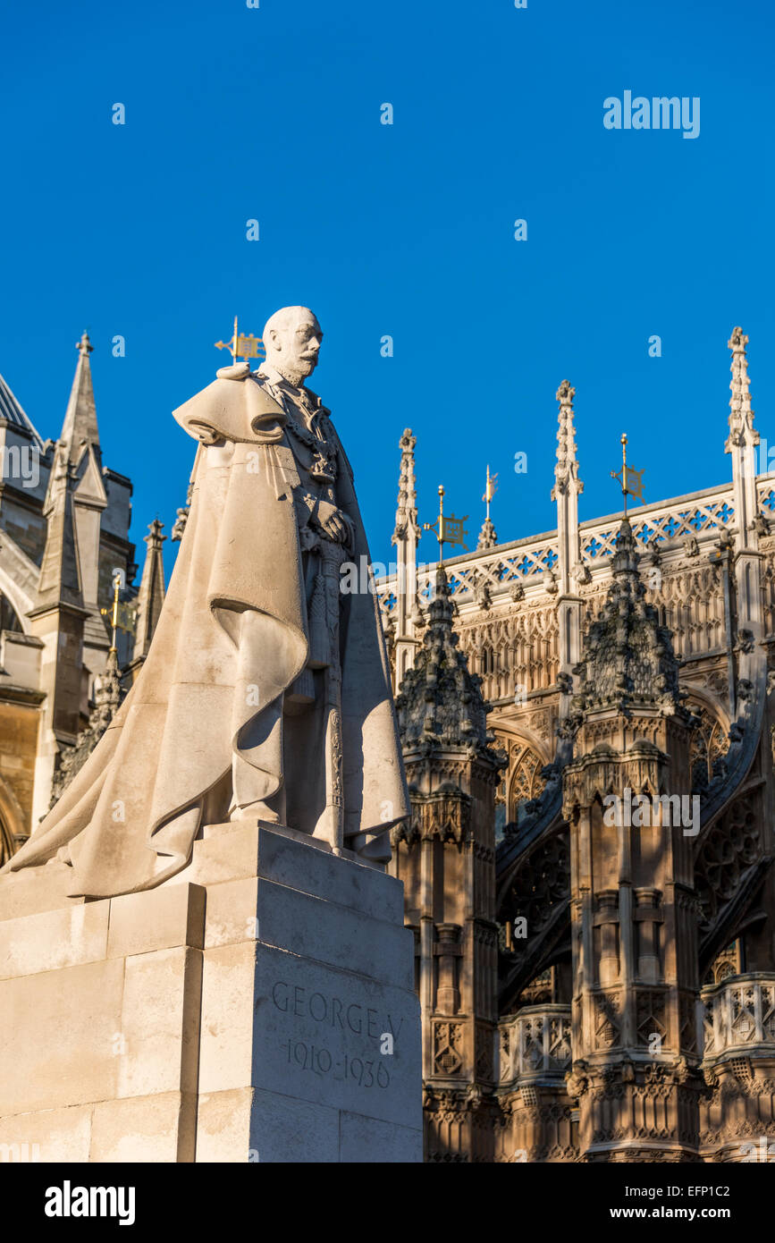 La statue de george v dans la vieille cour du palais Banque de ...