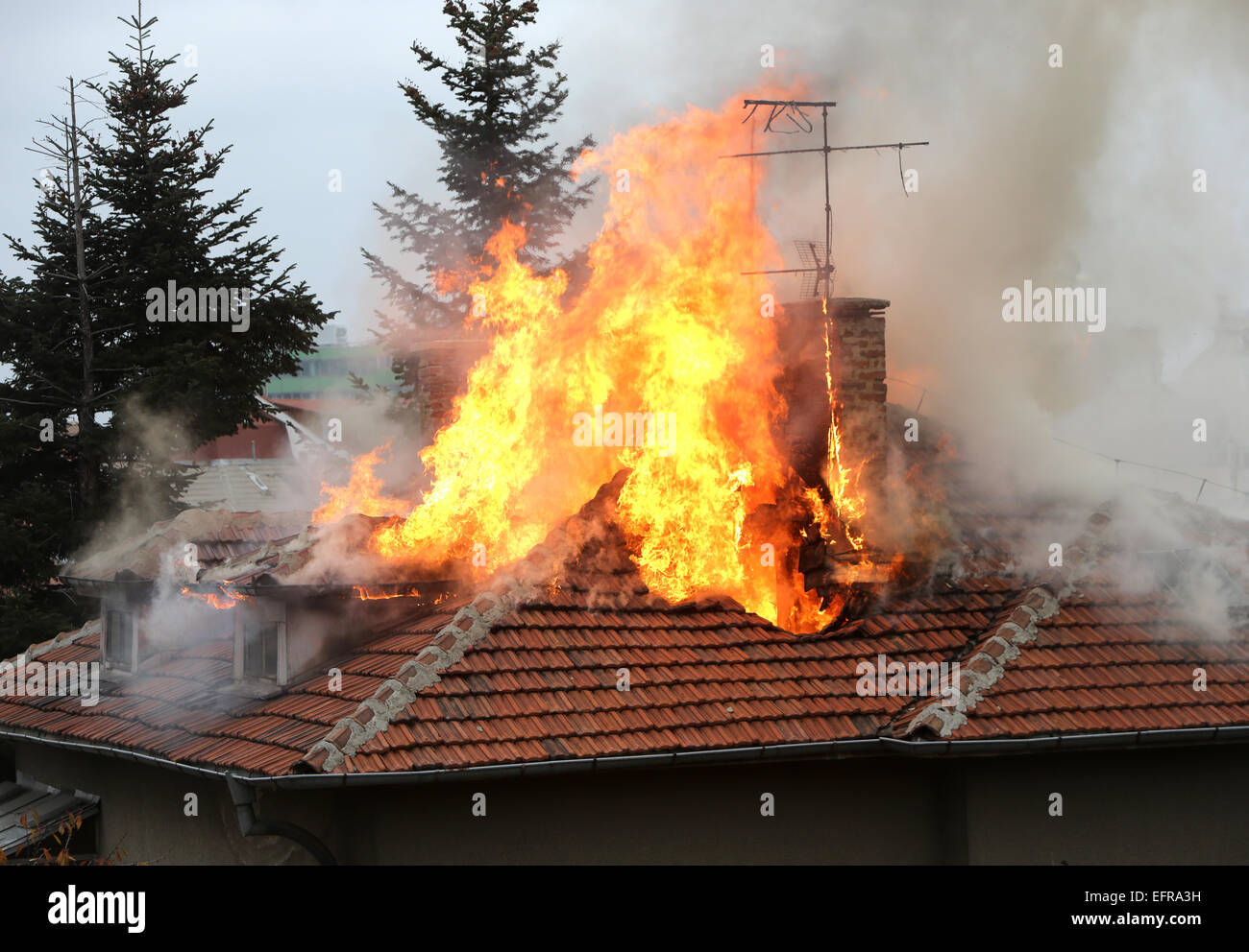 Notre maison est en feu Banque de photographies et d’images à haute ...