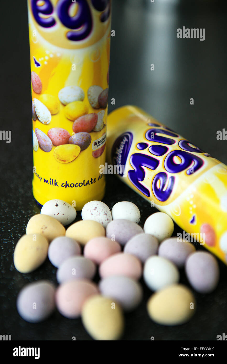 Cadbury mini eggs tube Banque de photographies et d’images à haute ...