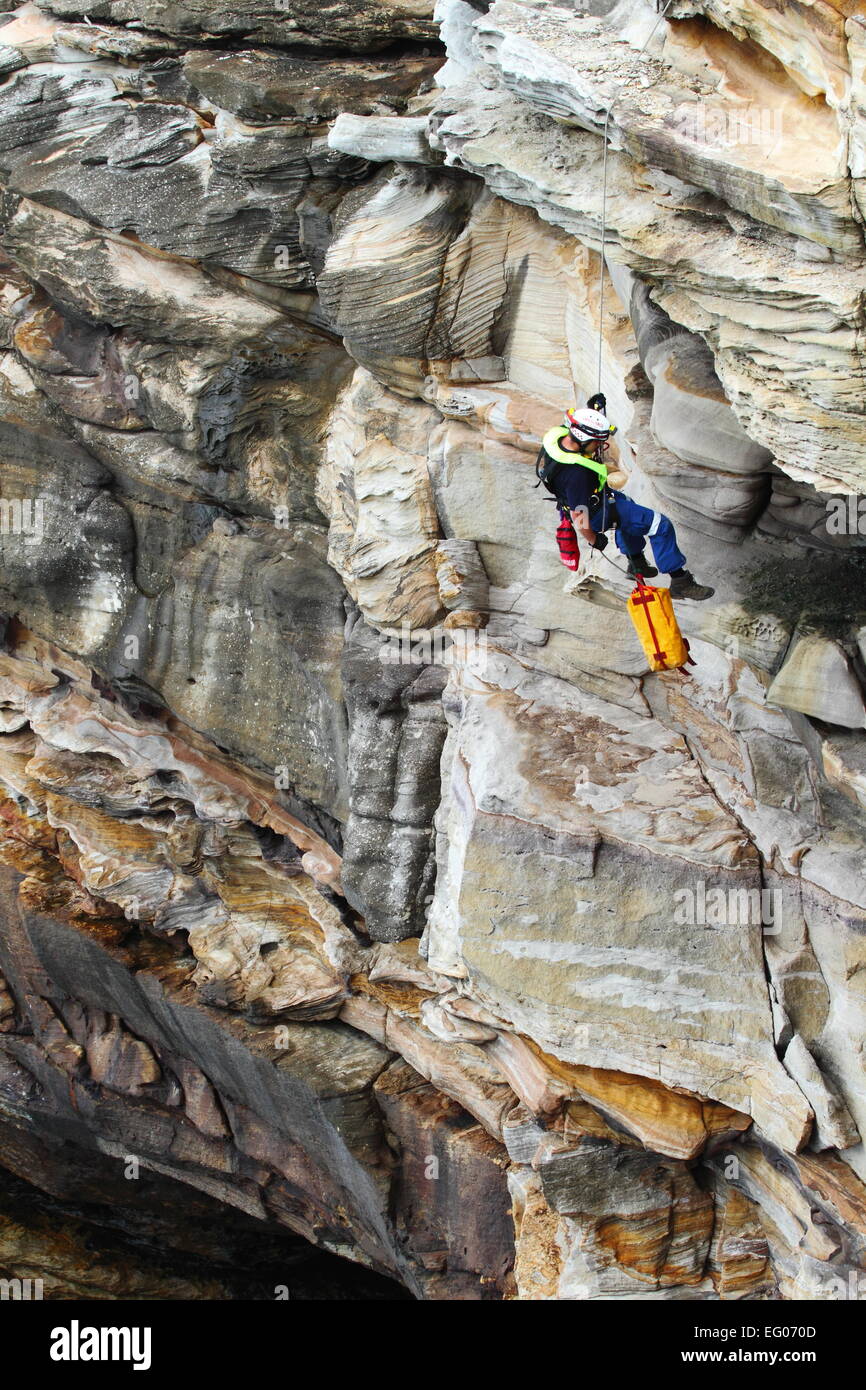 Descente en rappel descente en rappel Banque de photographies et d ...