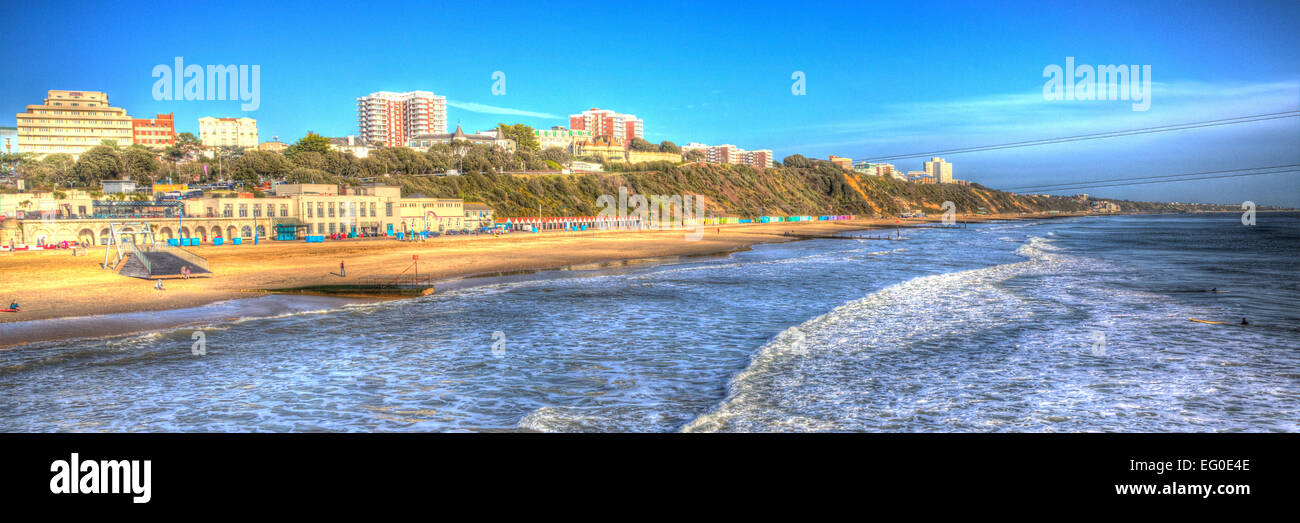 La plage de Bournemouth et panorama de la côte Dorset England UK comme ...