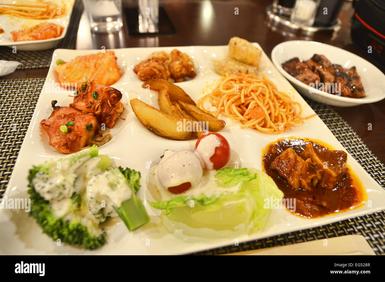 Différents types de Dîner Buffet Photo Stock - Alamy