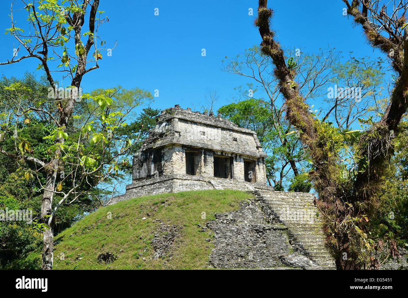 Temples en ruine Banque de photographies et d’images à haute résolution ...