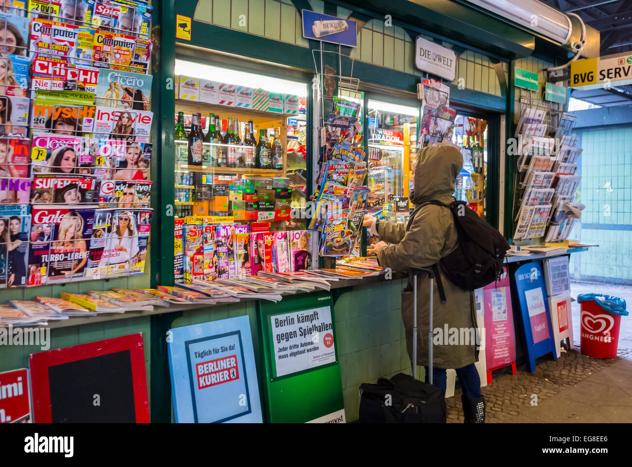 Kiosque a journaux Banque de photographies et d’images à haute ...
