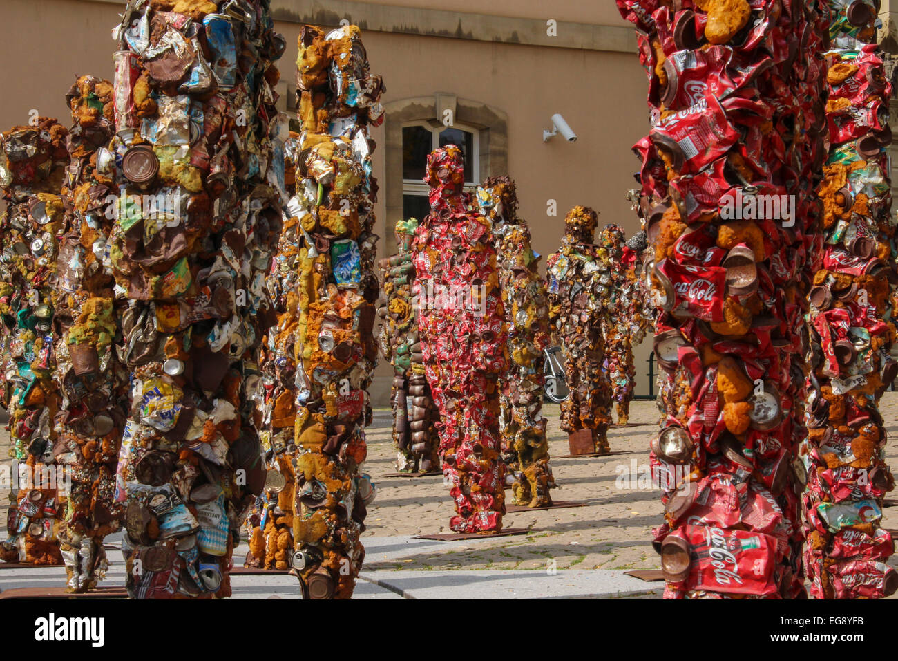 Trash people sculptures ha schult Banque de photographies et d’images à ...