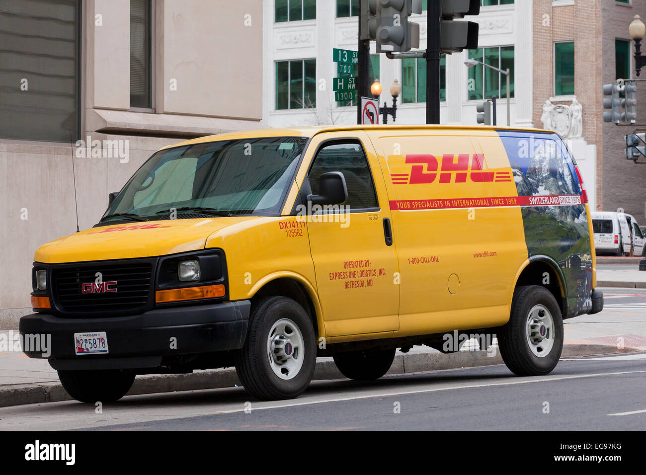 Dhl delivery van Banque de photographies et d’images à haute résolution ...