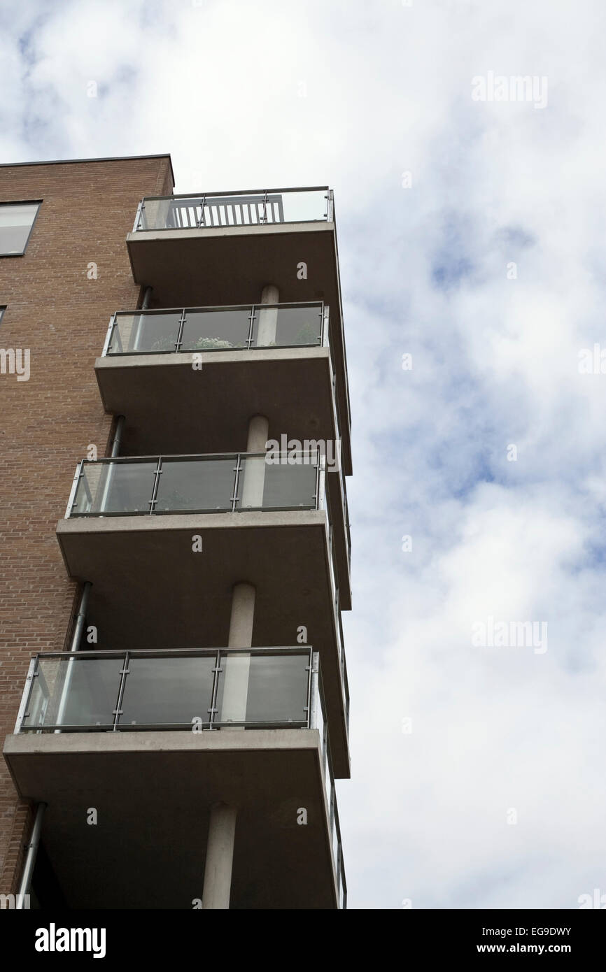 Balcons en briques de verre Banque de photographies et d’images à haute ...