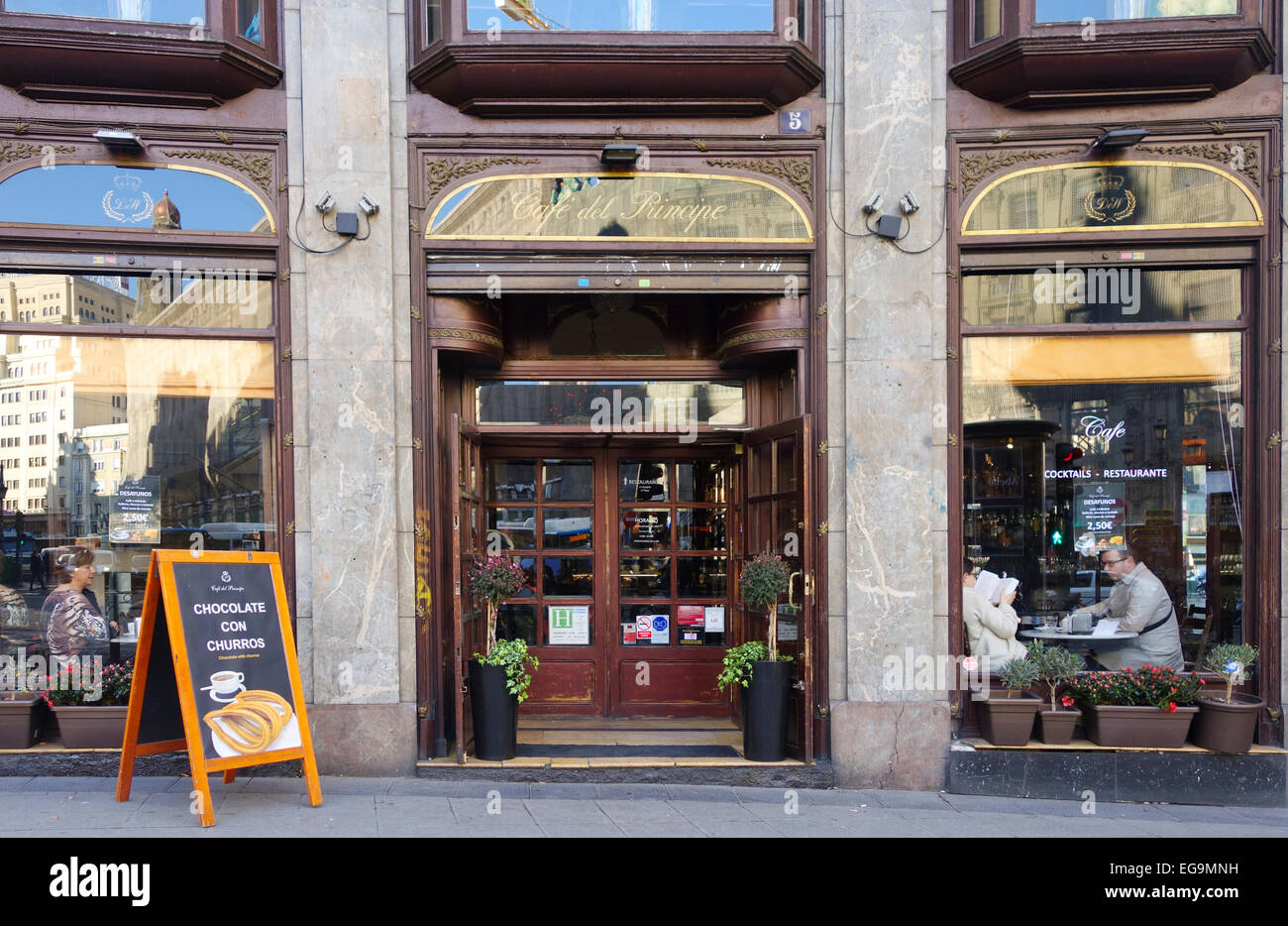 Façade de Cafe del Principe, signe avec des churros, café, chocolat ...