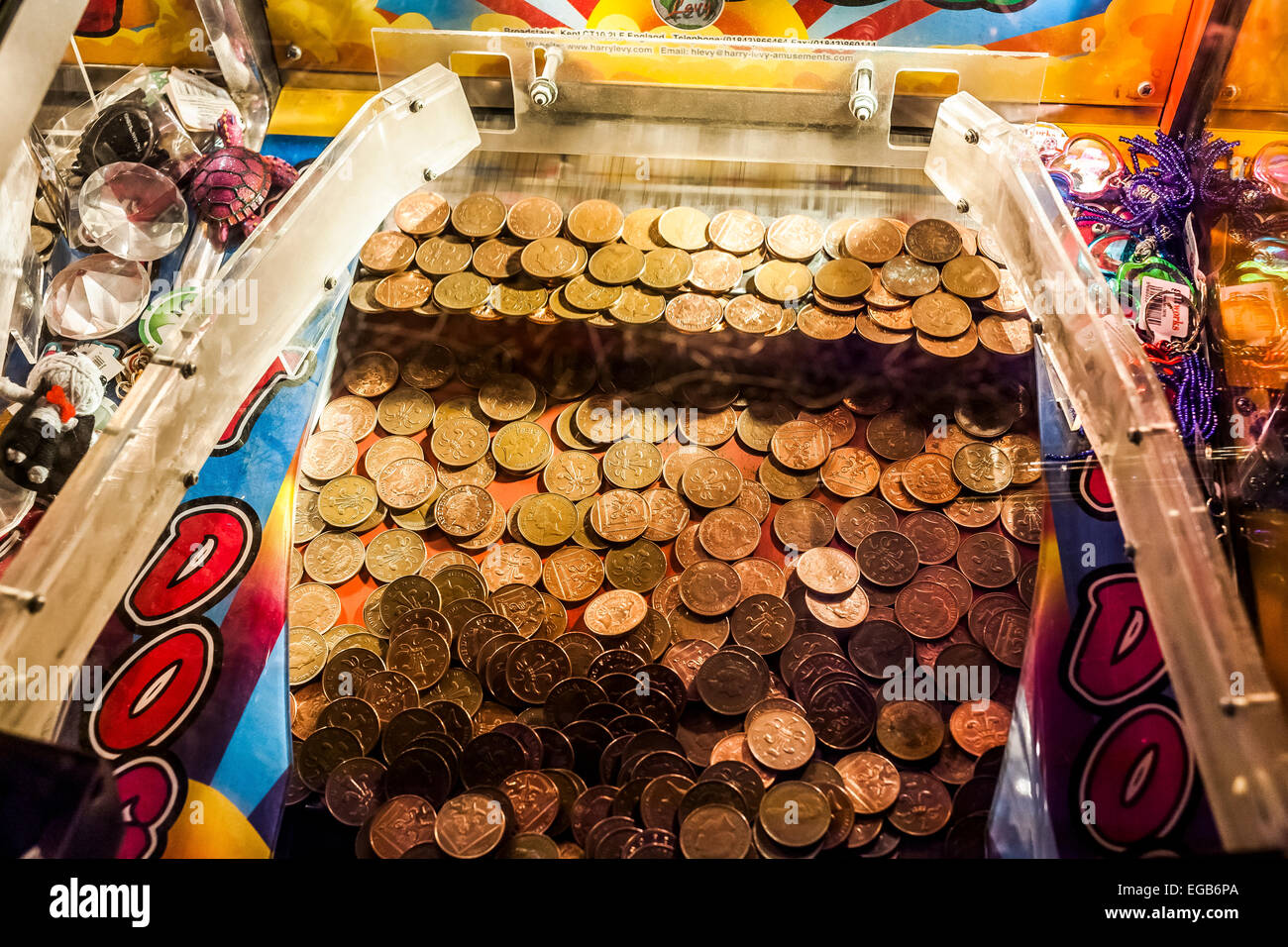 Jeux d'arcade deux pièces de monnaie classique poussée de pièce machine d'arcade traditionnelle ...