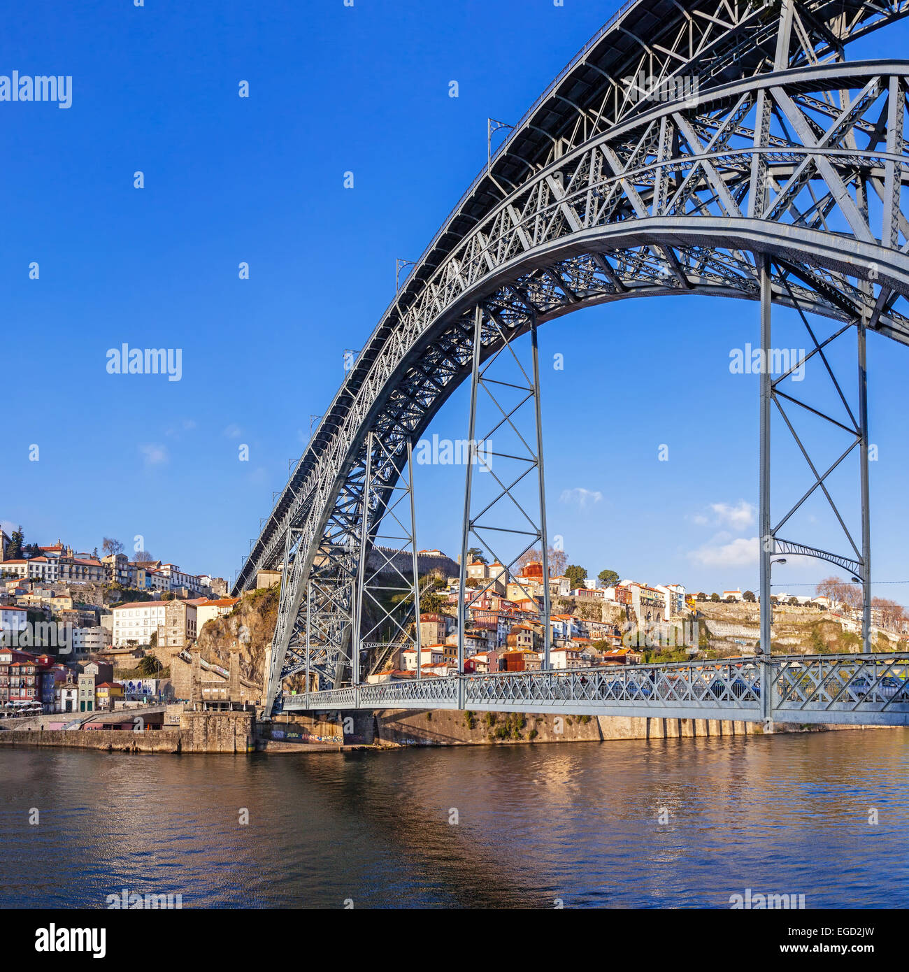 D. Luiz Bridge à Porto, Portugal. Pont en fer forgé construit au 19ème ...