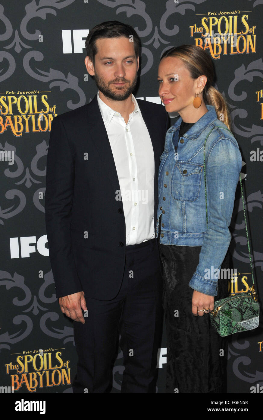 LOS ANGELES, CA - 7 janvier 2014 : Tobey Maguire et sa femme Jennifer ...