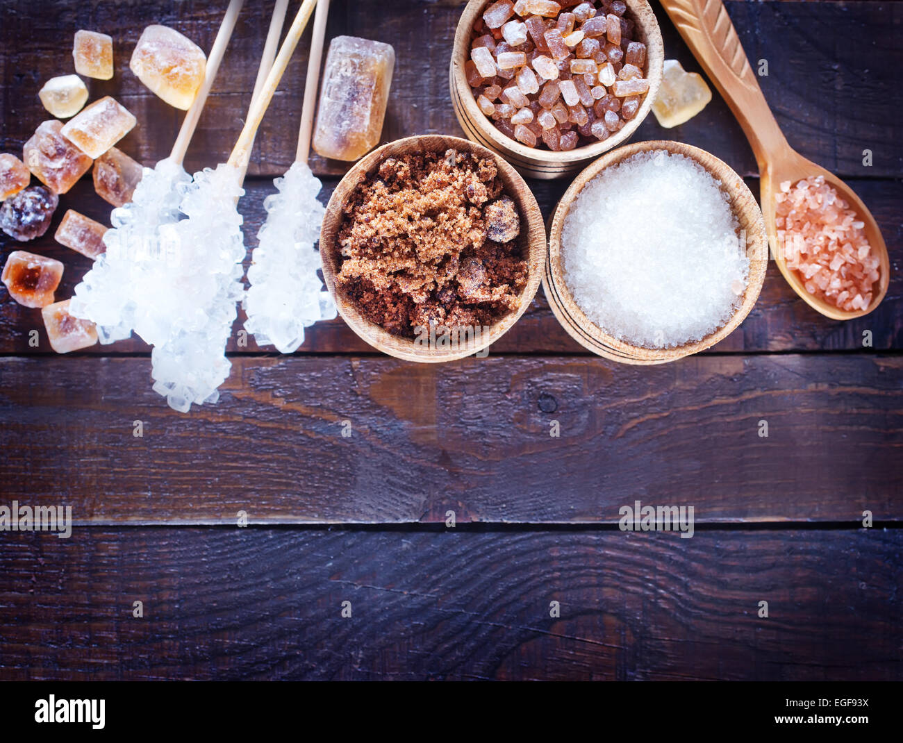 Différents types de sucre sur une table Photo Stock - Alamy