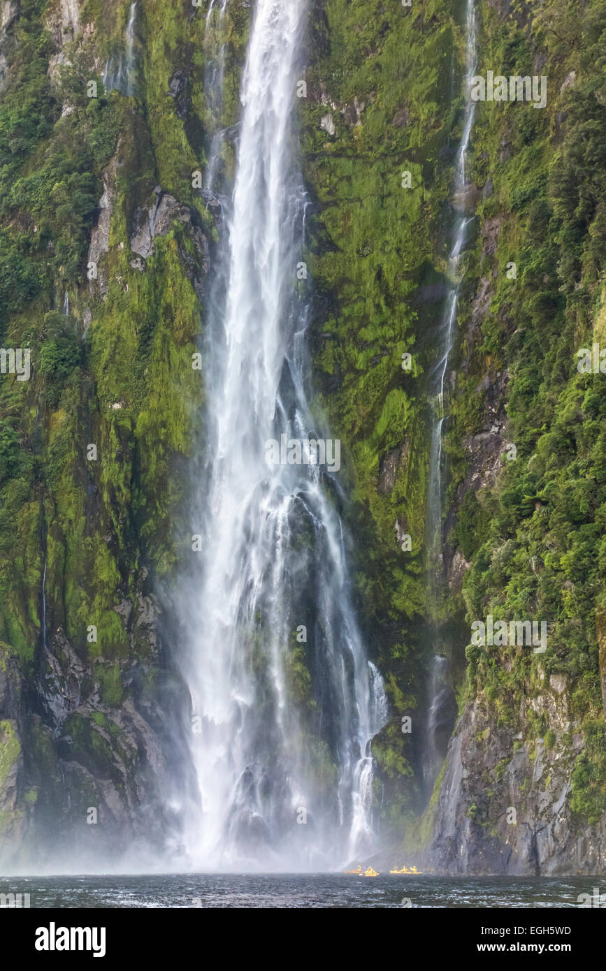 Kayak sur cascade Banque de photographies et d’images à haute ...