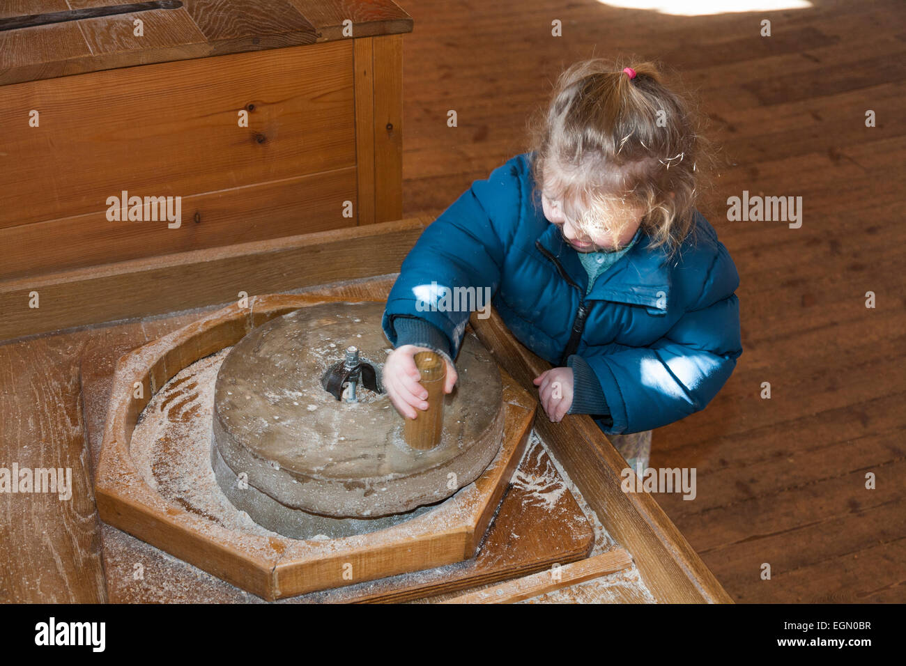 Meule à manivelle manuelle Banque de photographies et d’images à haute ...