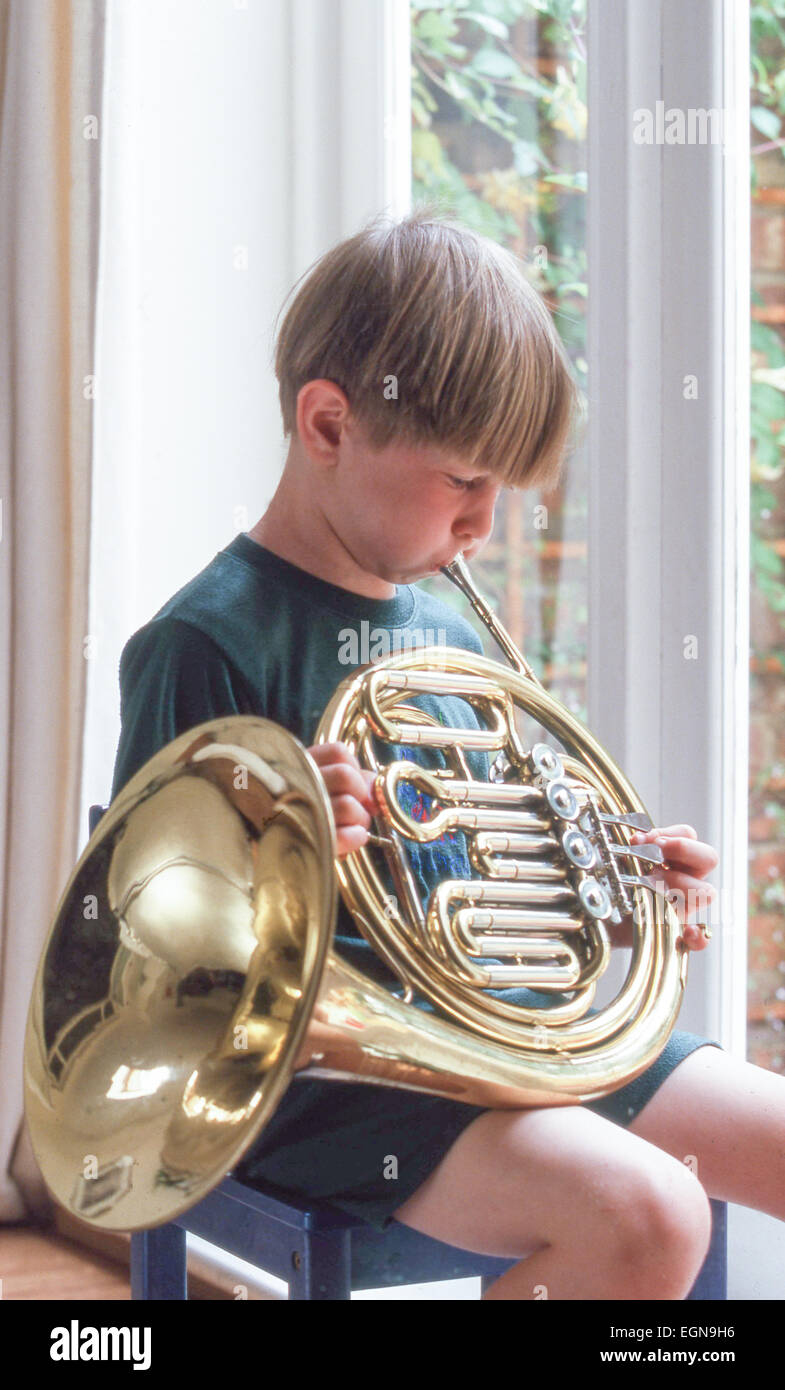 Cor francais Banque de photographies et d’images à haute résolution - Alamy