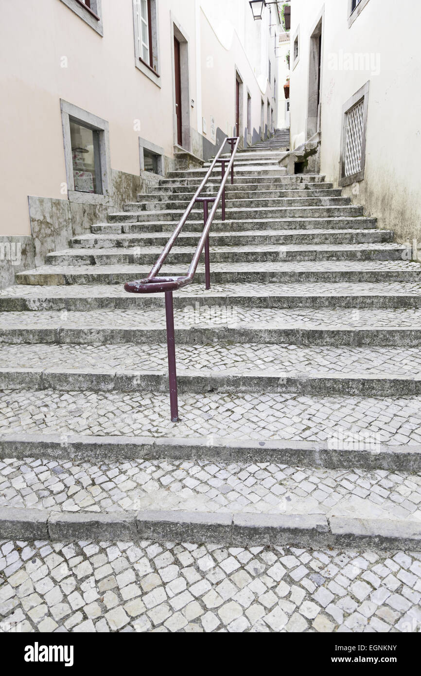 Escalier ancien dans une rue de Lisbonne, détail d'un escalier de ...