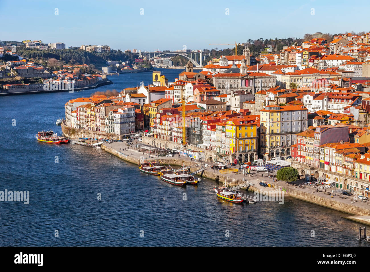 Porto, Porto, Portugal. Bâtiments colorés typiques du quartier de ...
