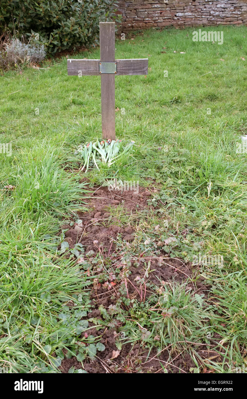 Croix en bois pour marquer la tombe Banque de photographies et d’images ...