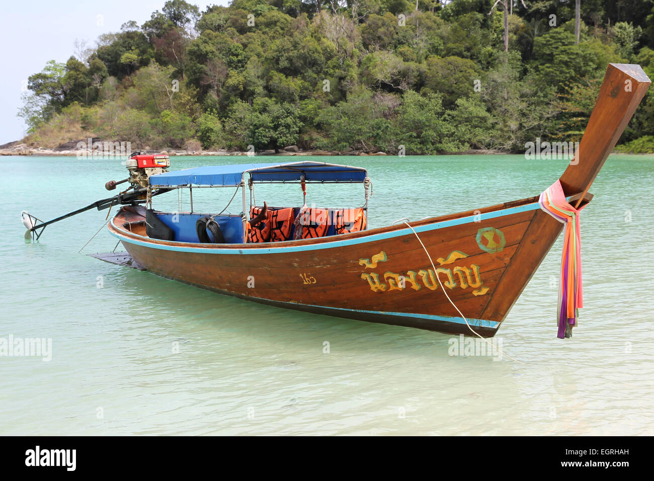Bateau traditionnel thai Banque de photographies et d’images à haute ...
