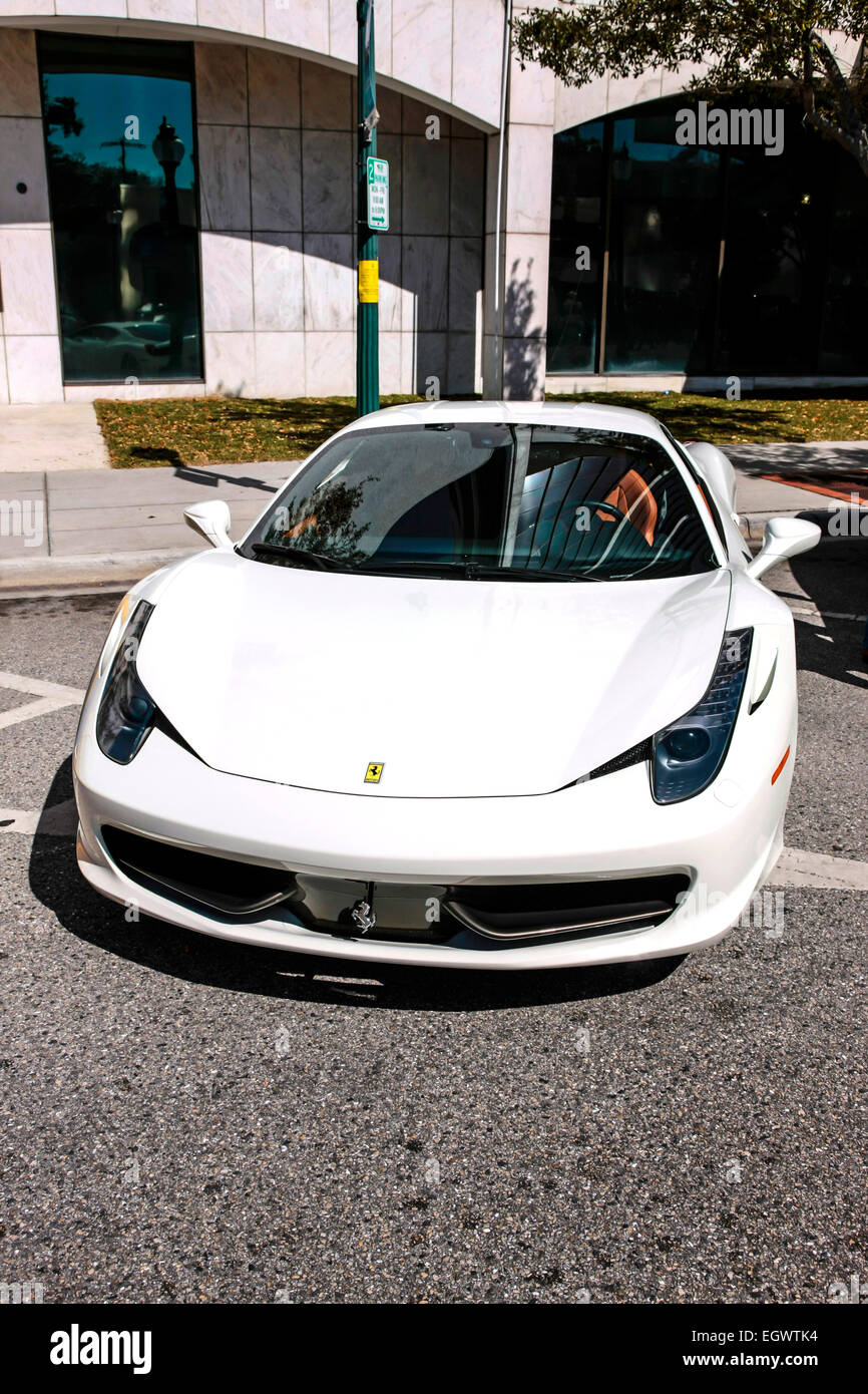 Ferrari blanche Banque de photographies et d’images à haute résolution ...