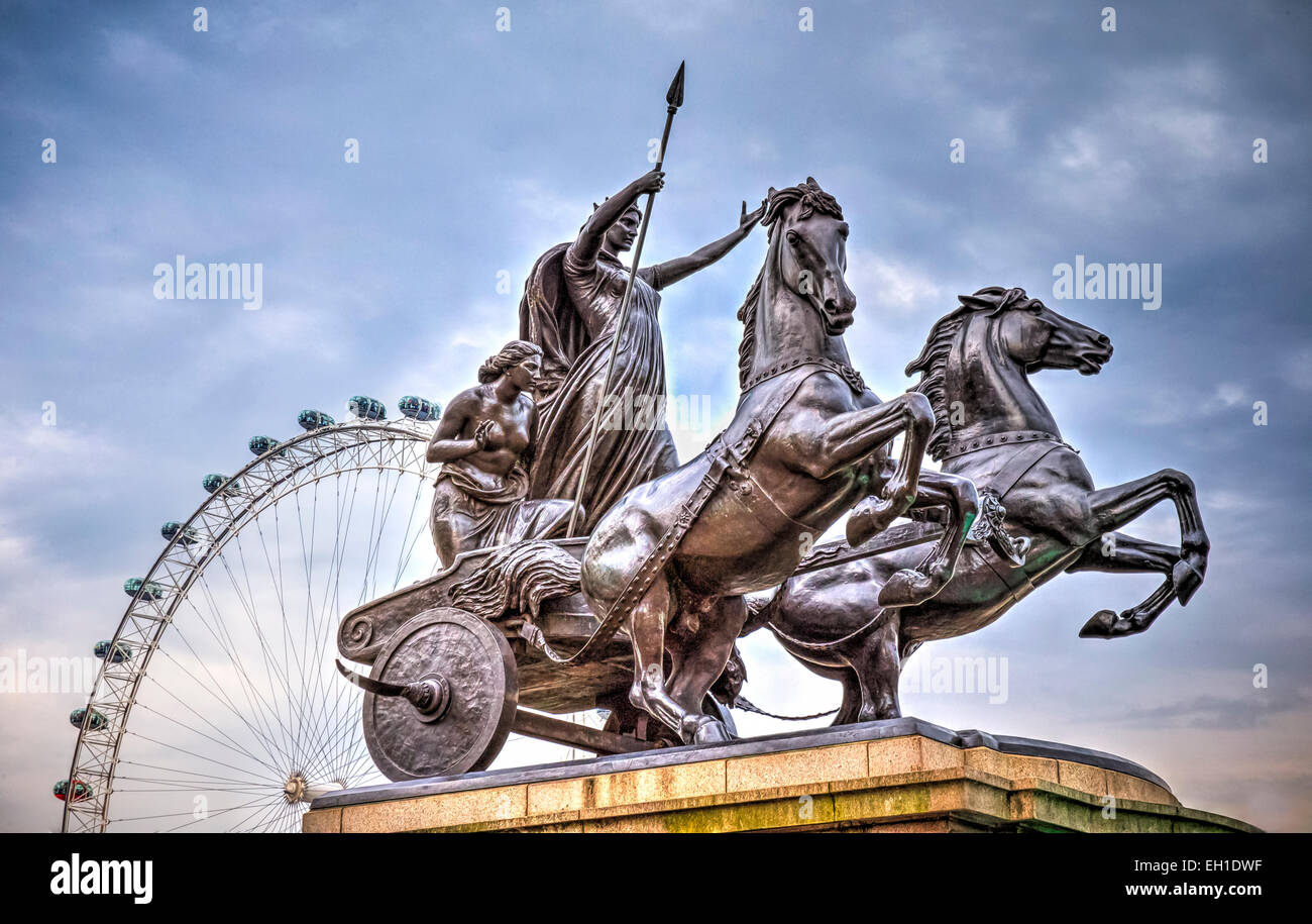 Une image HDR de Boadicea sur son chariot avec un ciel bleu derrière et ...