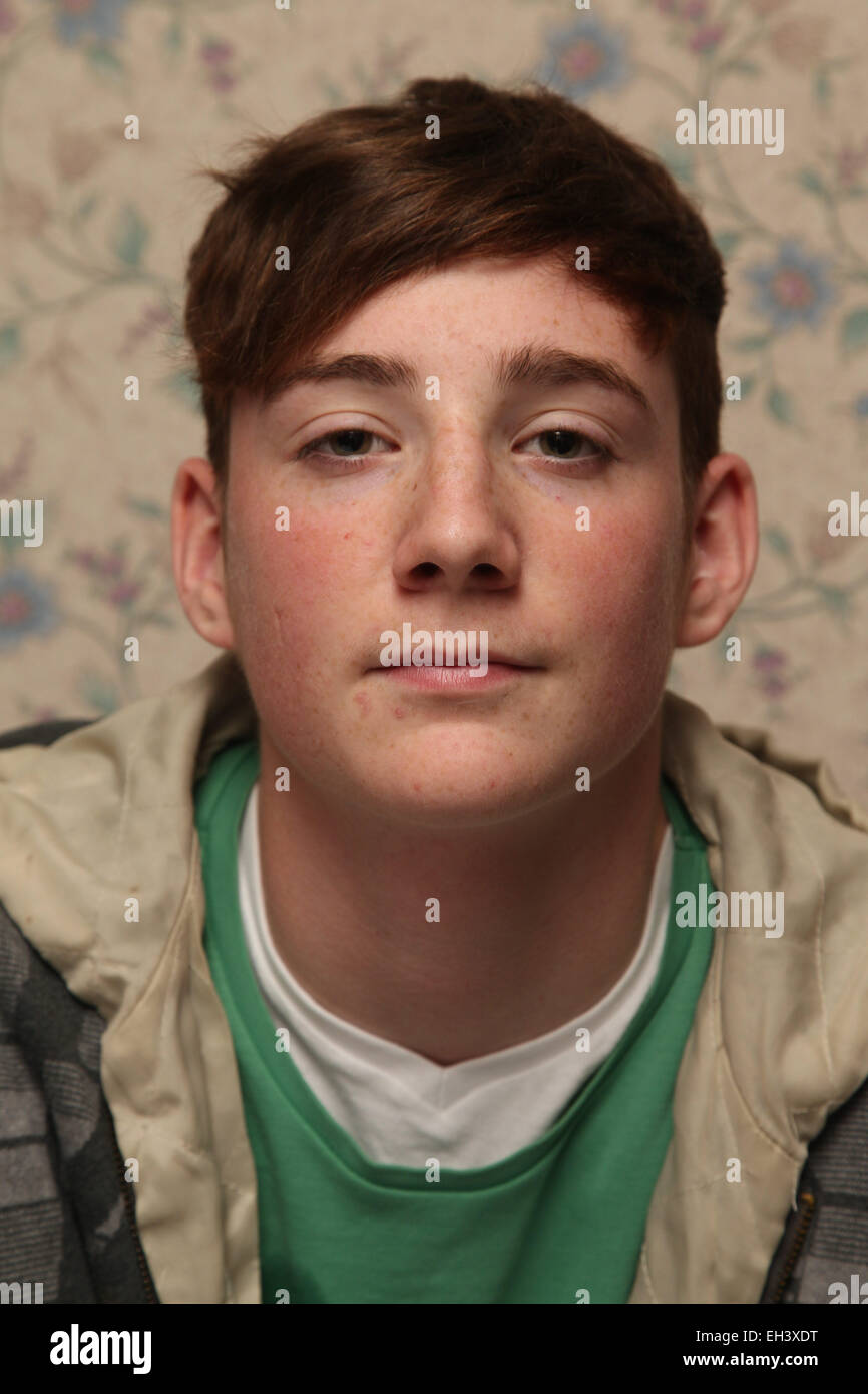 Adolescent Garçon Déprimé Banque De Photographies Et Dimages à Haute