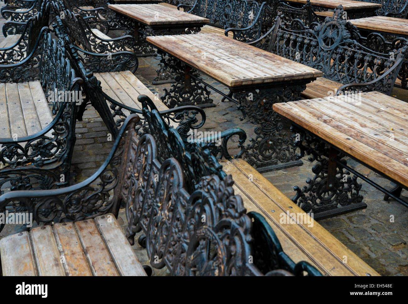 Mobilier de jardin en fer forgé Banque de photographies et d’images à ...