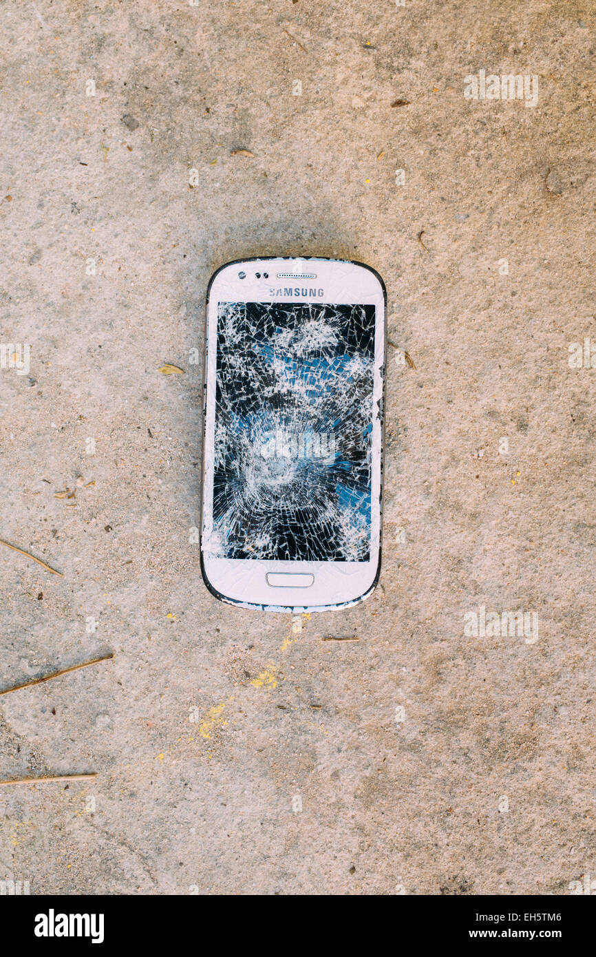 Samsung phone cut out Banque de photographies et d’images à haute ...