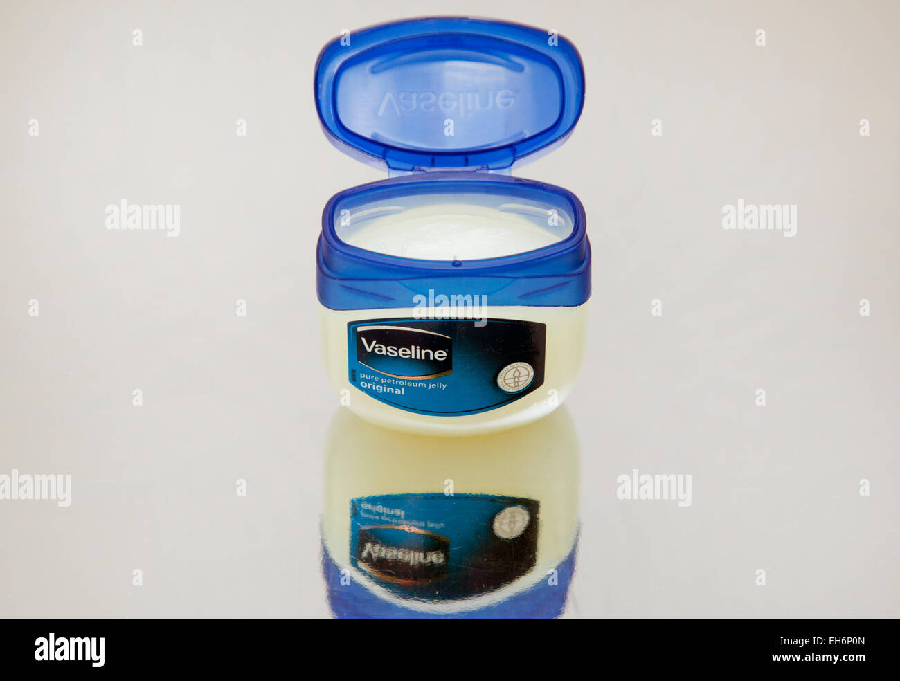 Pot vaseline Banque de photographies et d’images à haute résolution - Alamy