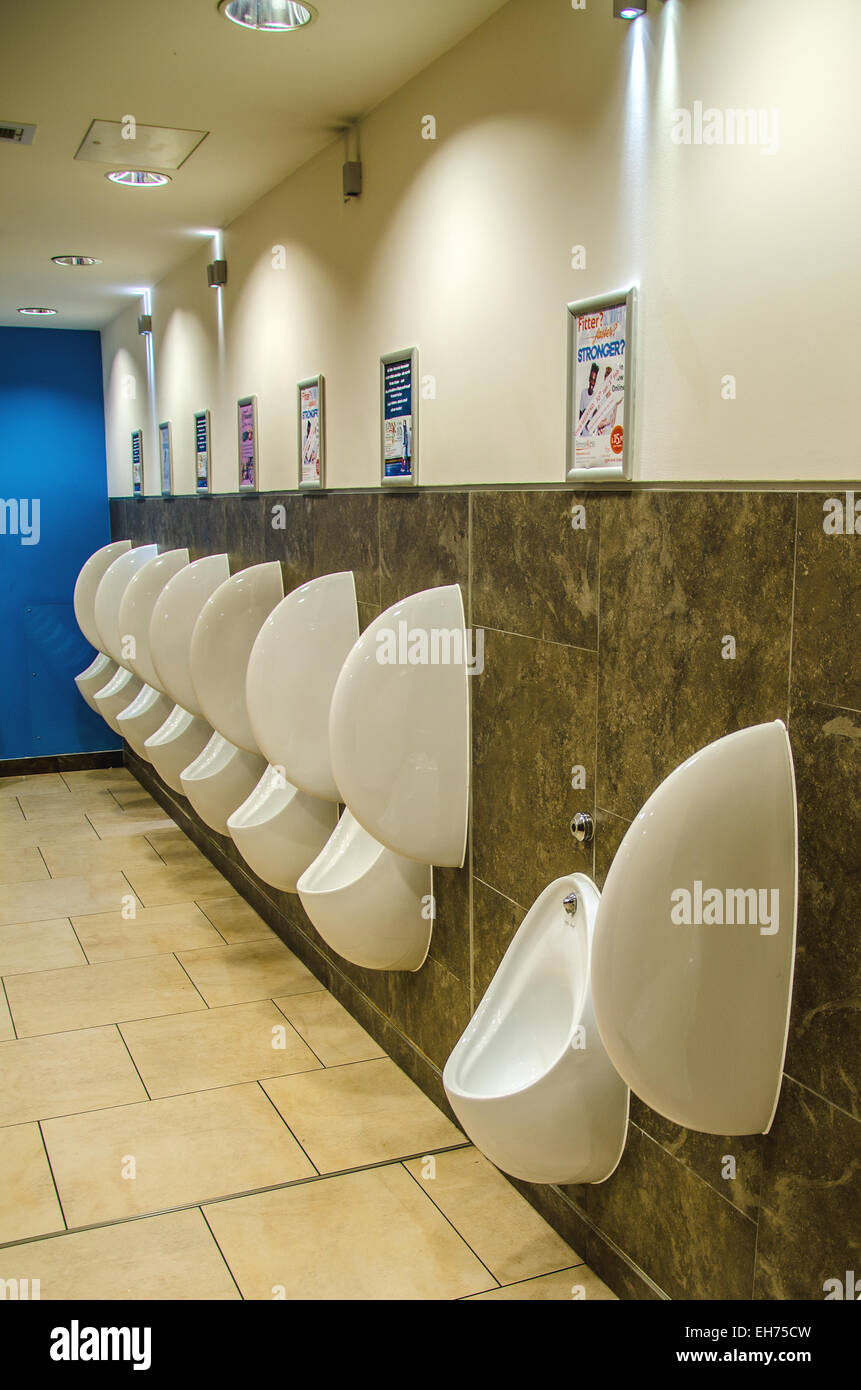 Toilettes homme Banque de photographies et d’images à haute résolution ...