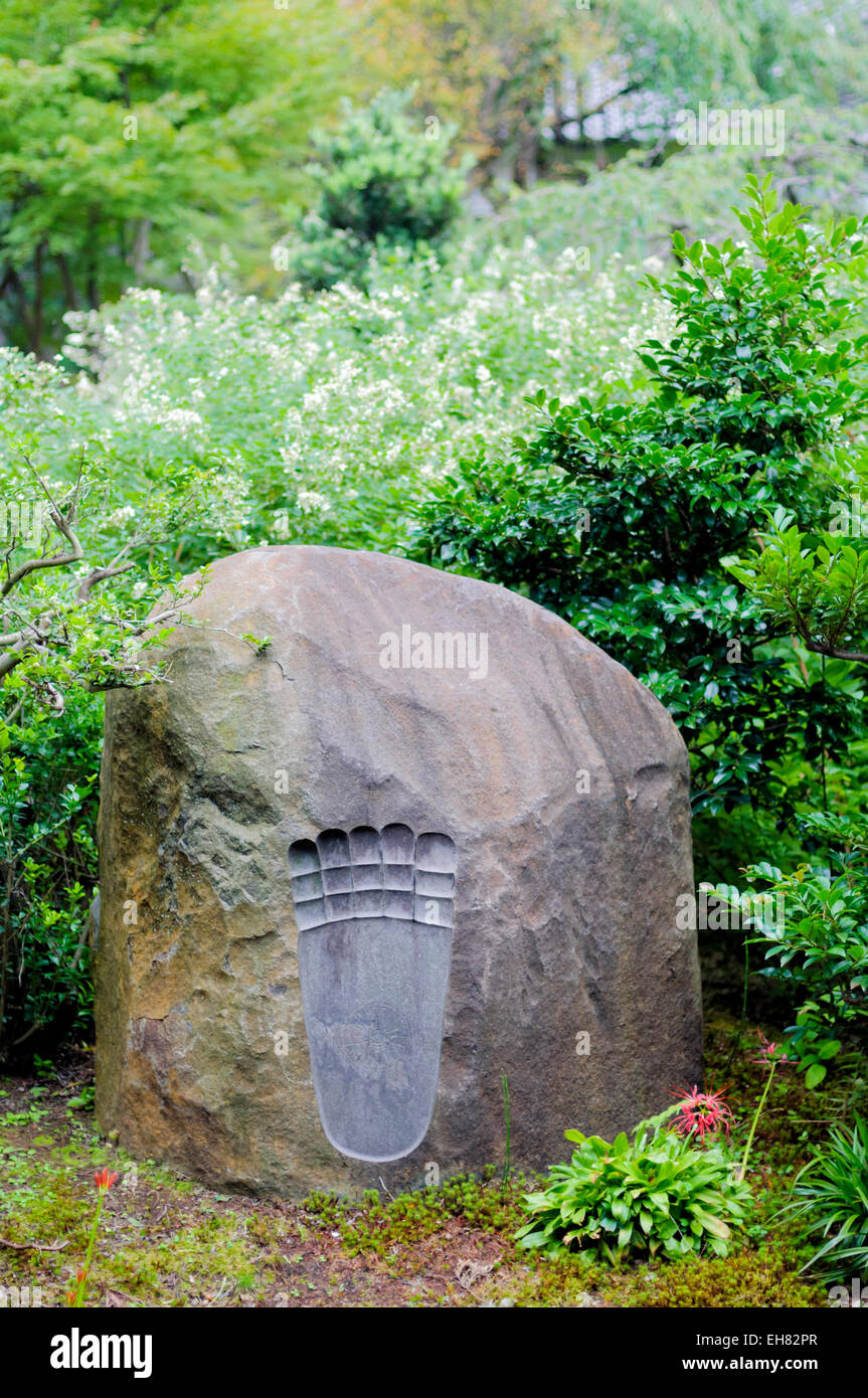 Empreinte de Bouddha, un symbole important du Bouddhisme, dans le parc ...