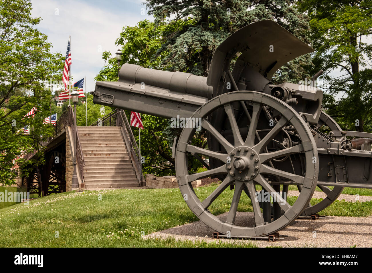 Pendant la PREMIÈRE GUERRE MONDIALE L'obusier Krupp 1913 Cannon est ...