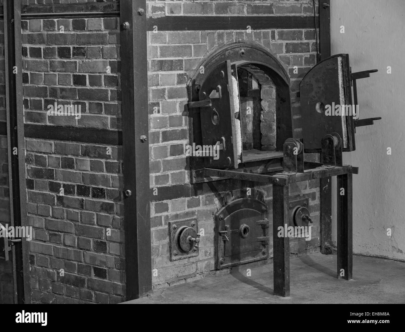 Dachau concentration camp crematorium ovens Banque de photographies et ...